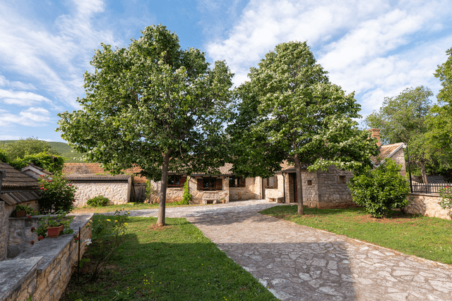 Mićanovi Dvori - Konoba s Domaćom Hranom, Hrvatska